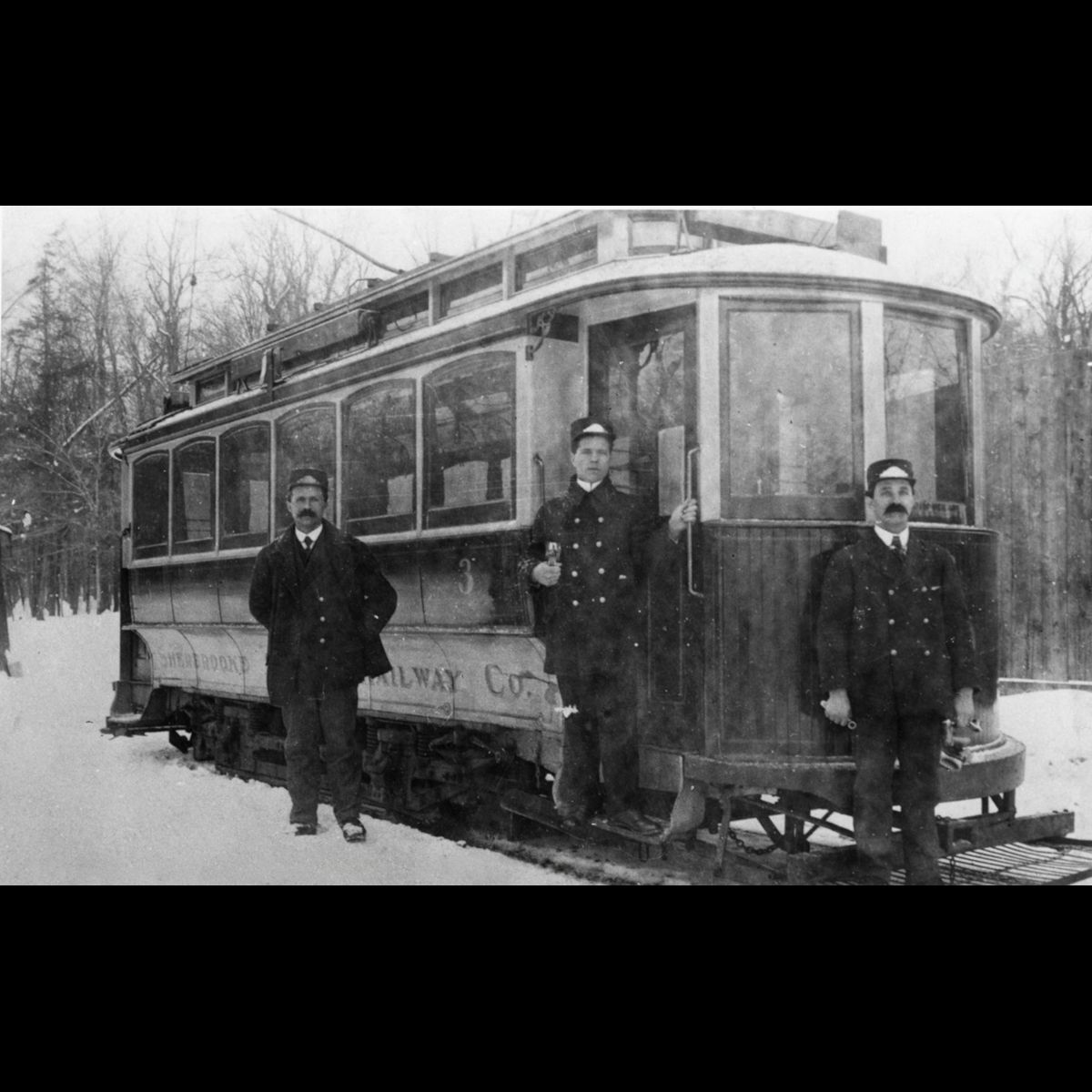 Qu'ont en commun un tramway, 52 lampes publiques et une fusion municipale?